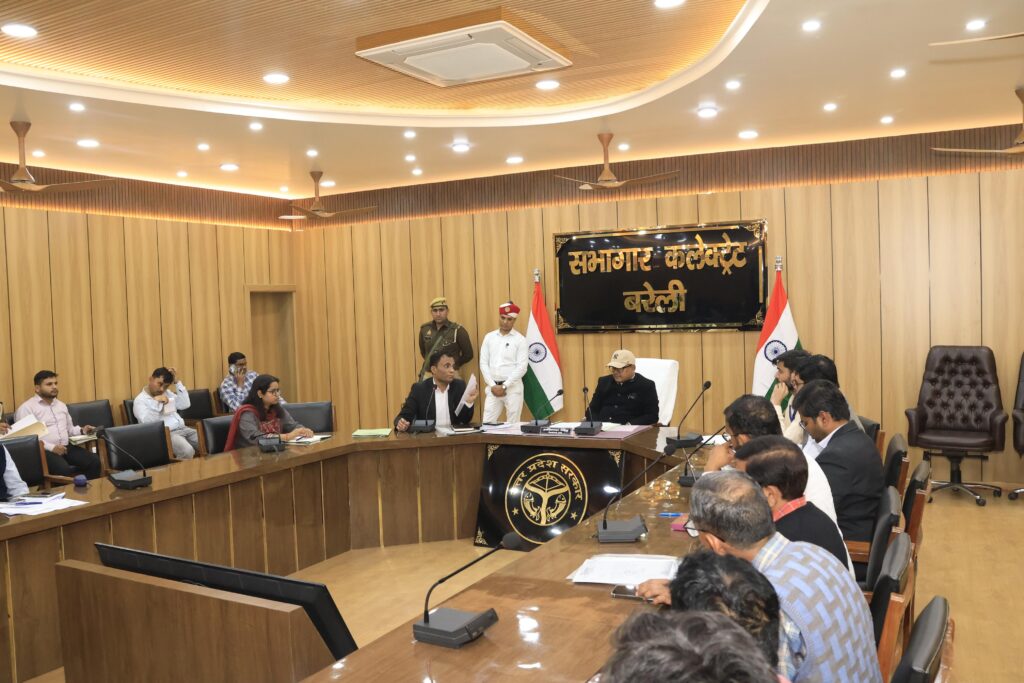 पेट्रोल पम्पो हेतु की noc निर्गत किए जाने के संबंध में बैठक आयोजित की ...